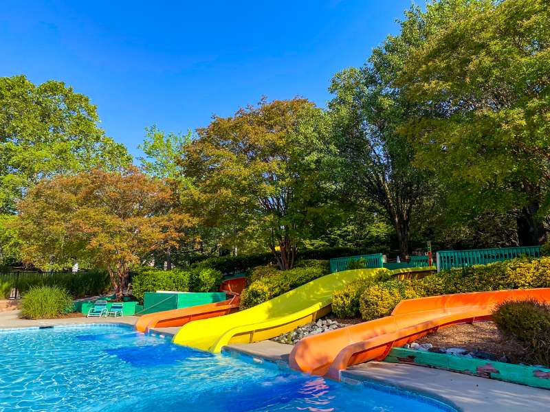 Rattlers Reef Water Slides - Wet n Wild Emerald Pointe