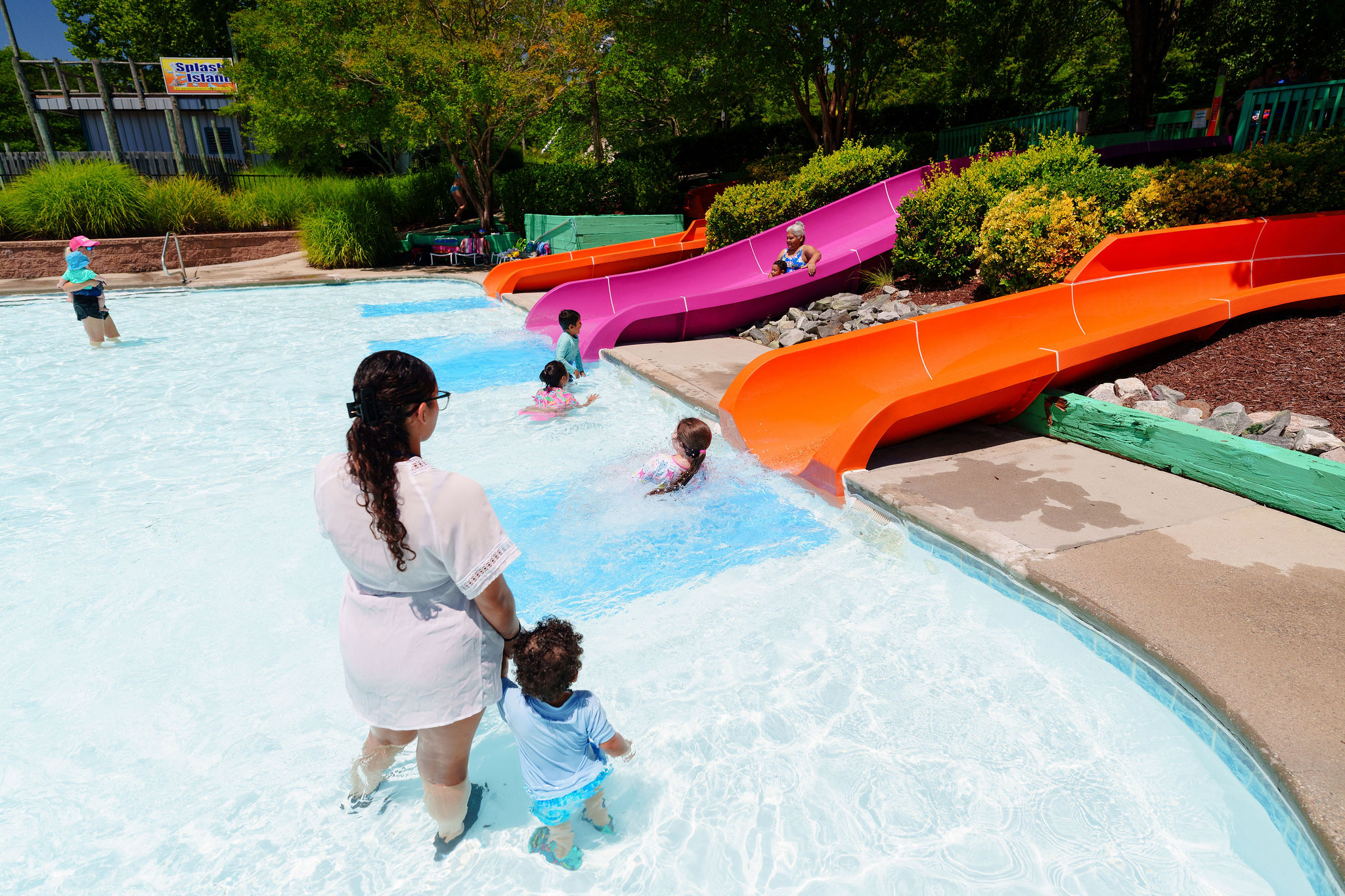 Rattlers Reef Water Slides - Wet n Wild Emerald Pointe
